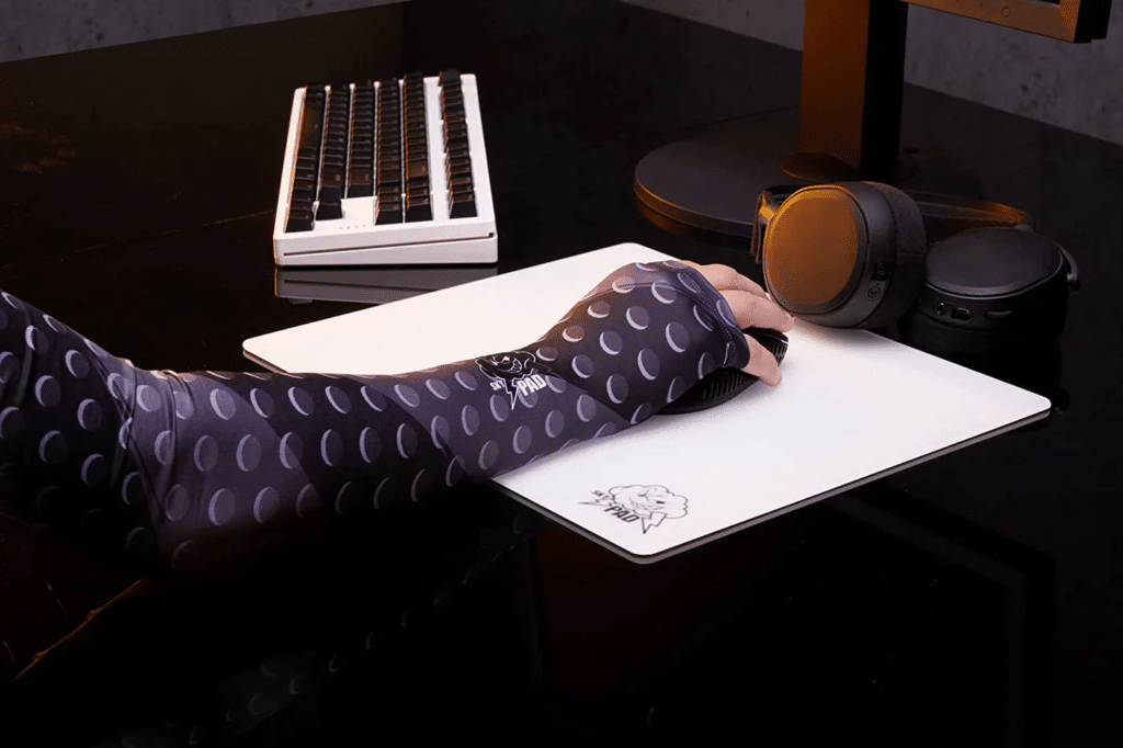 skyPAD - Full Arm Gaming Sleeve (With Hand) - (S/M) Black - AX STORE