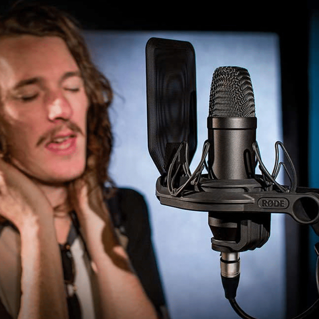 Rode NT1 Condenser Microphone & AI-1 One-Channel USB Audio Interface ...